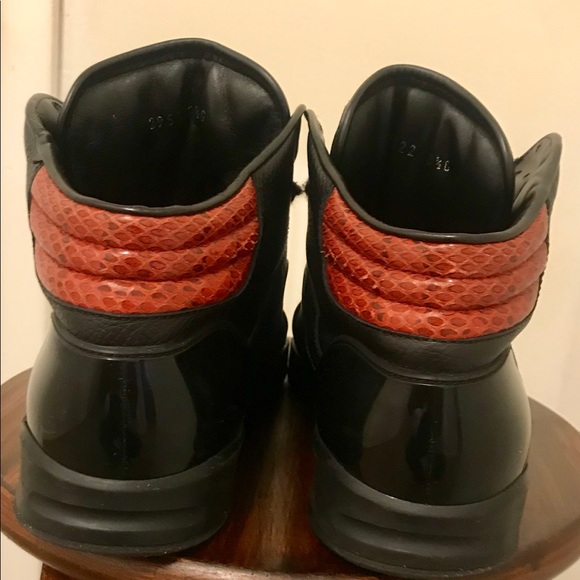 Gucci | Shoes | Authentic Black Leather Gucci Sneakers | Poshmark